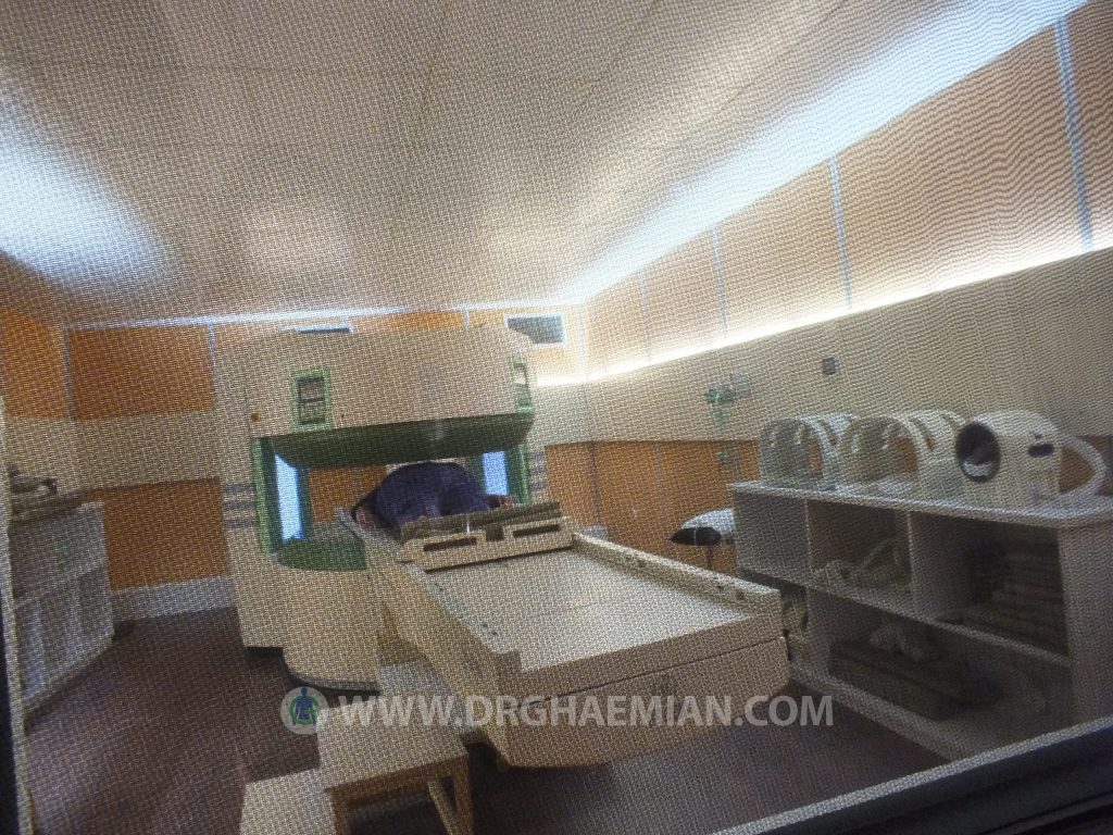 ام آر آی چیست و چرا استفاده می شود؟ | مرکز تصویربرداری پزشکی دکتر قائمیان